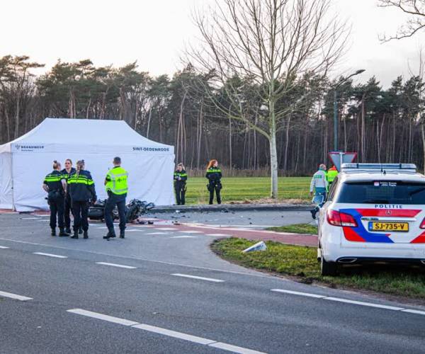 Dodelijk ongeval met motor en bestelbus op berucht kruispunt | Omroep Meierij