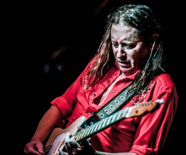 Innes Sibun viert de muziek van Rory Gallagher | Omroep Meierij